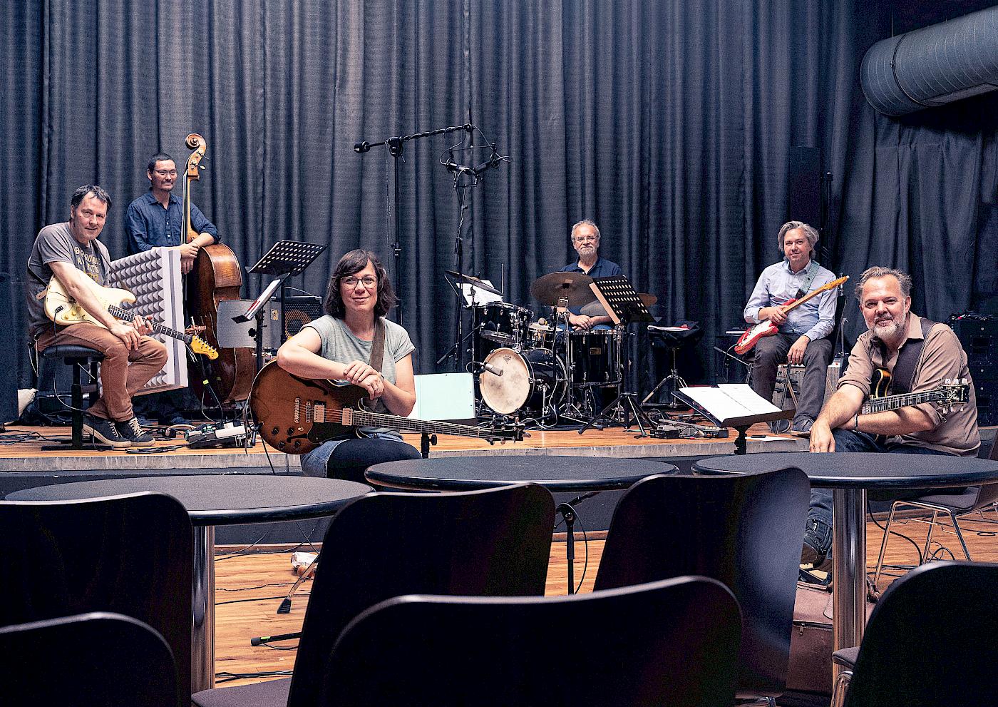 Peter Weiss – A conversation with six-string people – Jazz-Schmiede ...